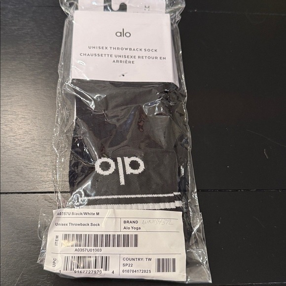 ALO Yoga | Underwear & Socks | Alo Unisex Throwback Sock Athletic Black ...